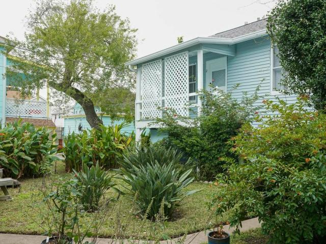 2924 Ave P 1/2 # Galveston, US, TX