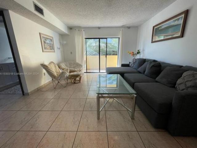 2924 Collins Ave #303, Miami Beach, FL 33140