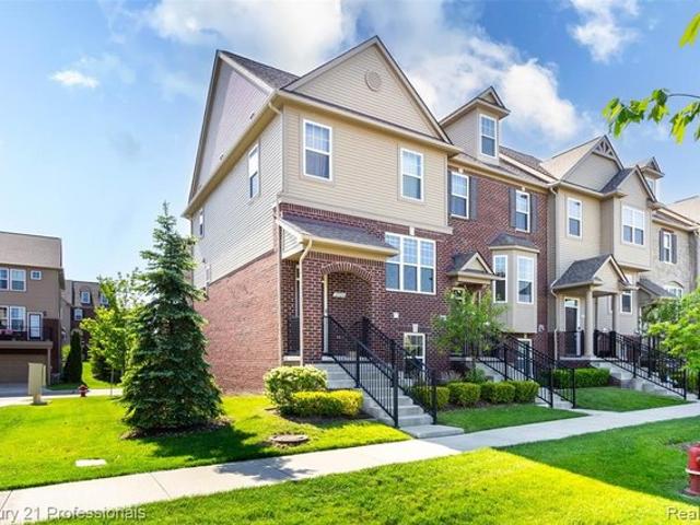 2924 Glenbar Cir, Rochester Hills, MI 48307