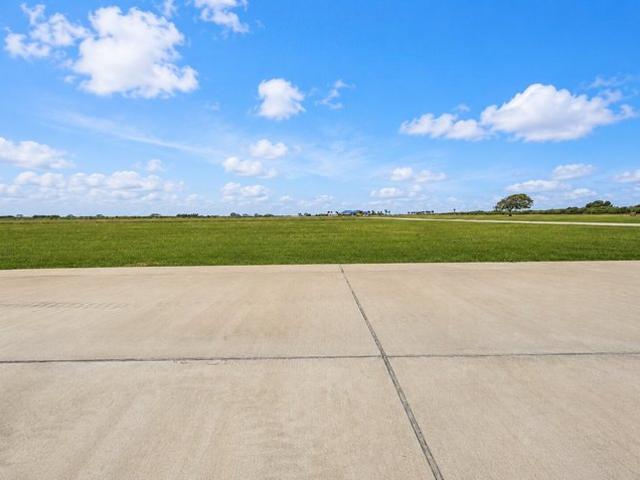 2924 Hammock Ct, Palacios, TX 77465