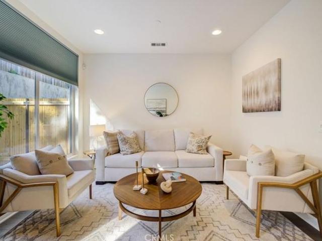 2924 Rowena Ave #9, Los Angeles, CA 90039