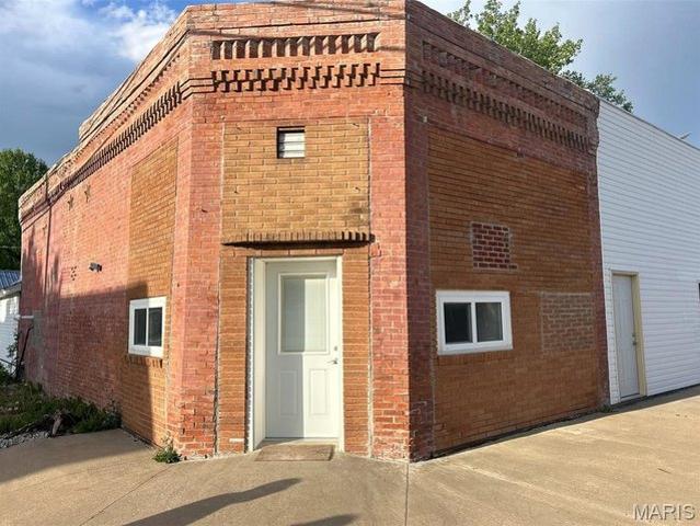 29253 Des Moines St, Wayland, MO 63472