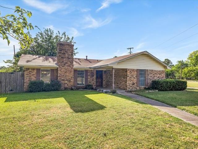 2925 Melmar Park St, Commerce, TX 75428