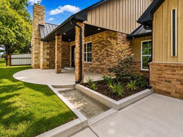 2925 N Choctaw Road