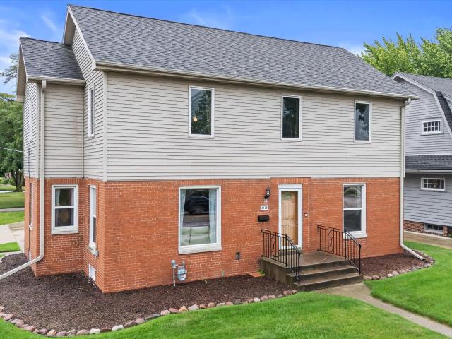 2925 N Main St