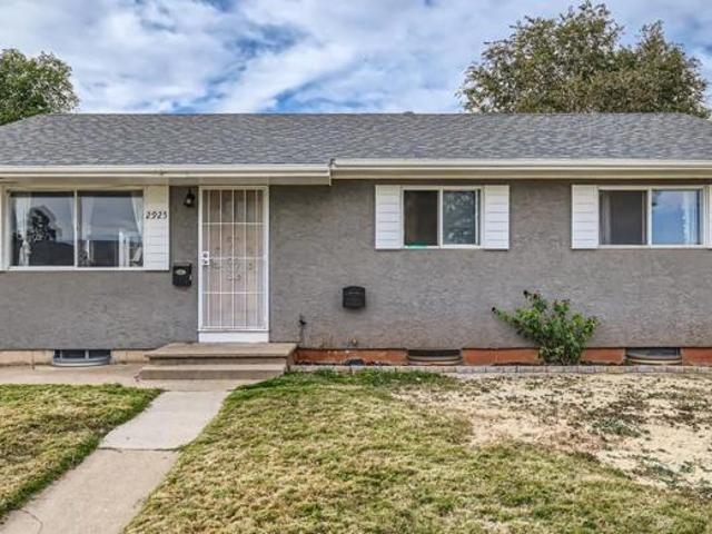 2925 Azalea St, Pueblo, CO 81005