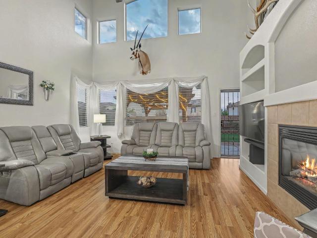 2925 Violeta Circle SE