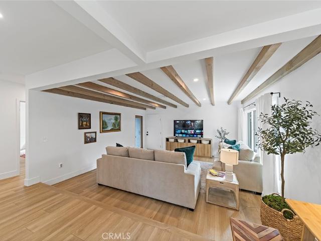 2925 W Oak