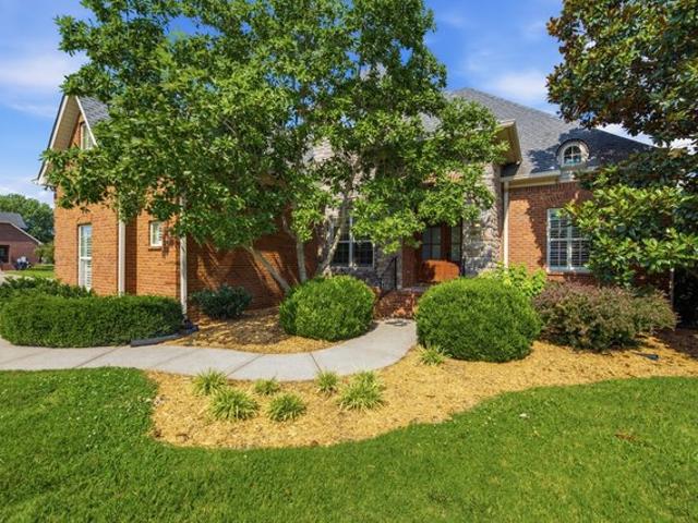 2926 Frank Robinson Dr, Murfreesboro, TN 37130