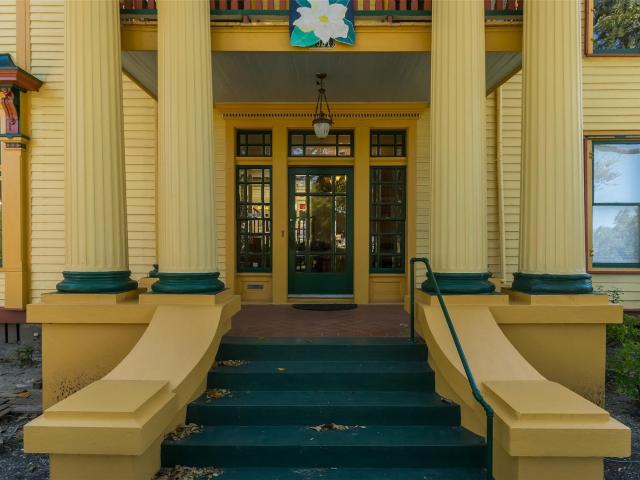 2927 Bernardo De Galvez Avenue