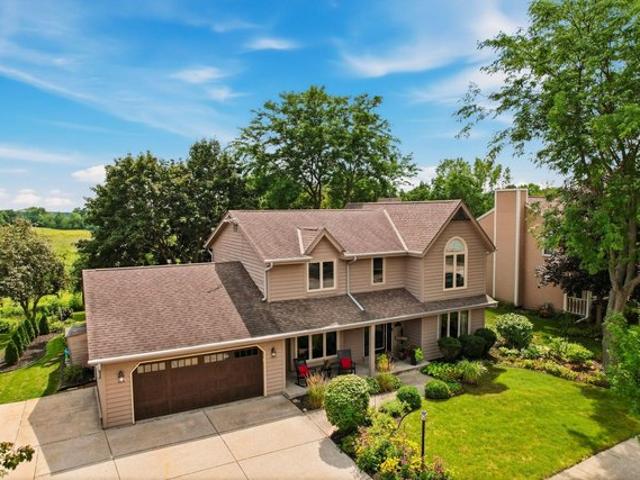 2927 Willard Ln, Waukesha, WI 53188