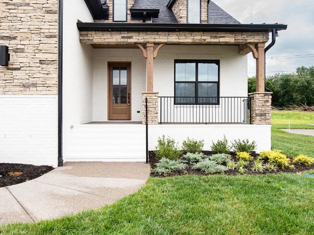2928 Carisbrooke Dr