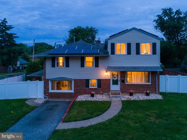 2928 Larkspur Lane