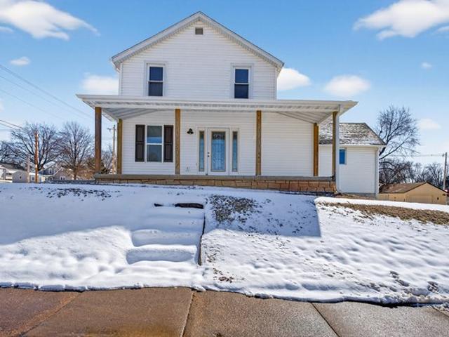 2929 N 3rd St, Clinton, IA 52732