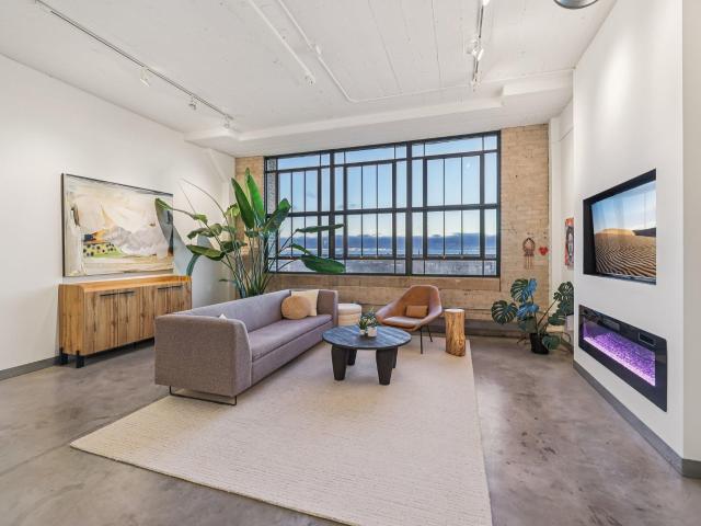 2929 Chicago Ave # 1105