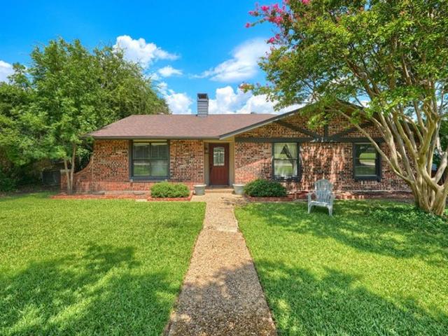 2929 Spring Brook Dr, Garland, TX 75044
