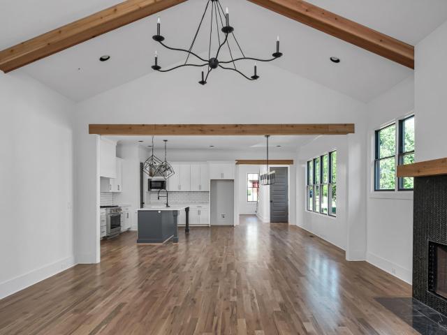 2929B Vaulx Ln