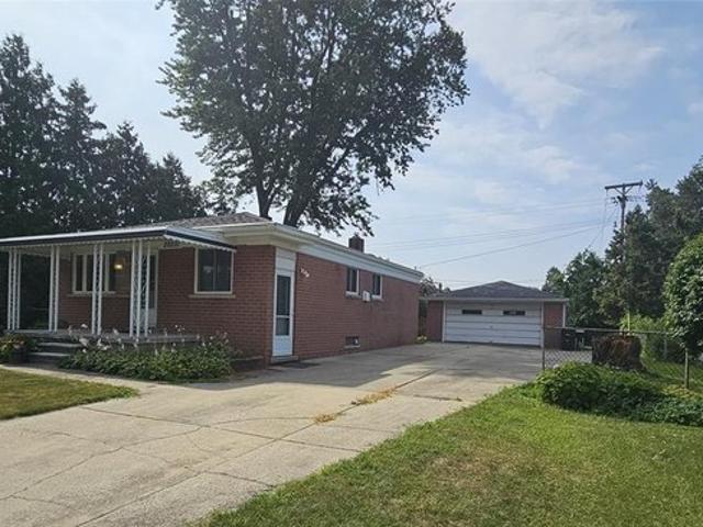 29201 Roycroft St, Livonia, MI 48154