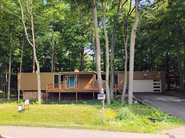 29204 Summerwood Rd, Farmington Hills, MI 48334