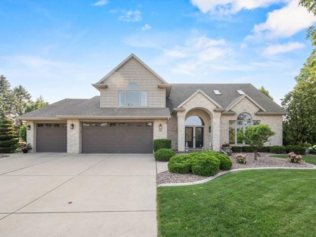 2920 Circle Oaks Ln, Green Bay, WI 54313