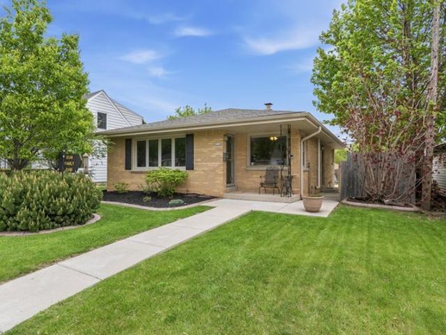 2920 E Cudahy Ave, Saint Francis, WI 53235
