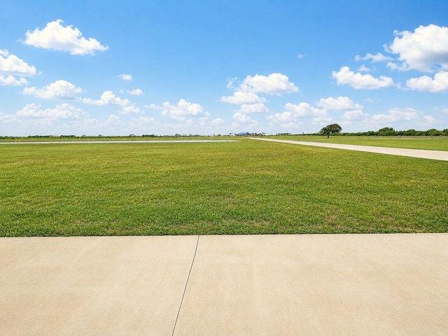 2920 Hammock Ct, Palacios, TX 77465