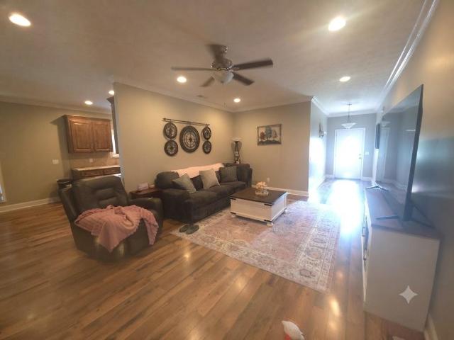 2920 Phelan Cir