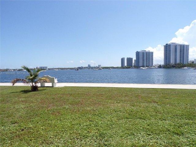 2920 Point East Dr Apt N111, Aventura, FL 33160
