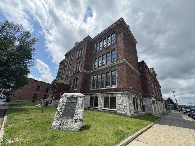 2920 5th Ave, Troy, NY 12180