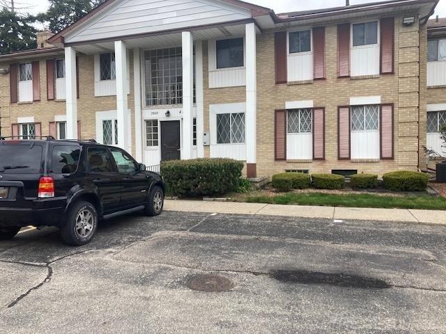 29217 Hayes Rd Apt 2, Warren, MI 48088