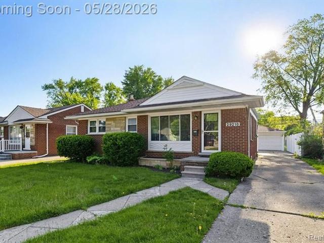 29218 Ursuline St, Saint Clair Shores, MI 48081