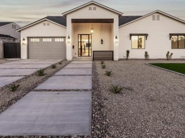 2921 N 47th Pl, Phoenix, AZ 85018
