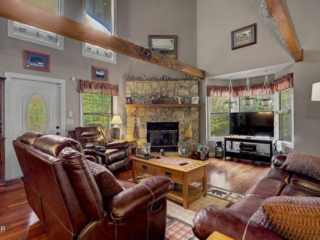 2921 Barnes Drive