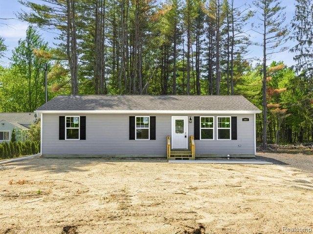 2921 Beach Rd, Port Huron, MI 48060