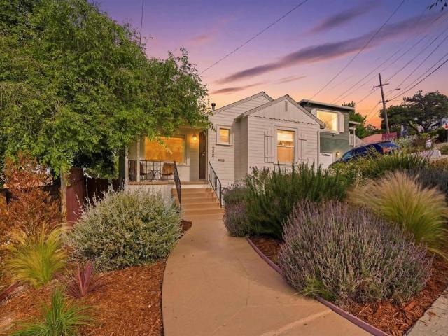 2921 Parker Ave