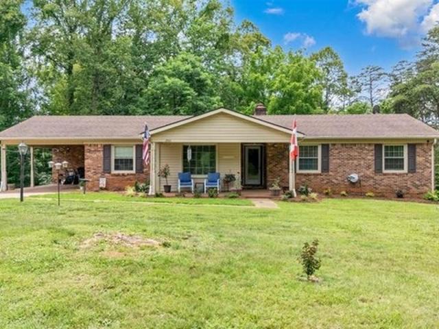 2921 Reed Creek Dr, Bassett, VA 24055