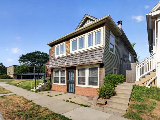 2921 S Howell Ave