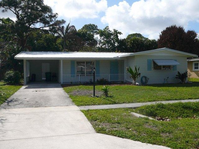 2921 Sherwood Ln, Fort Pierce, FL 34982