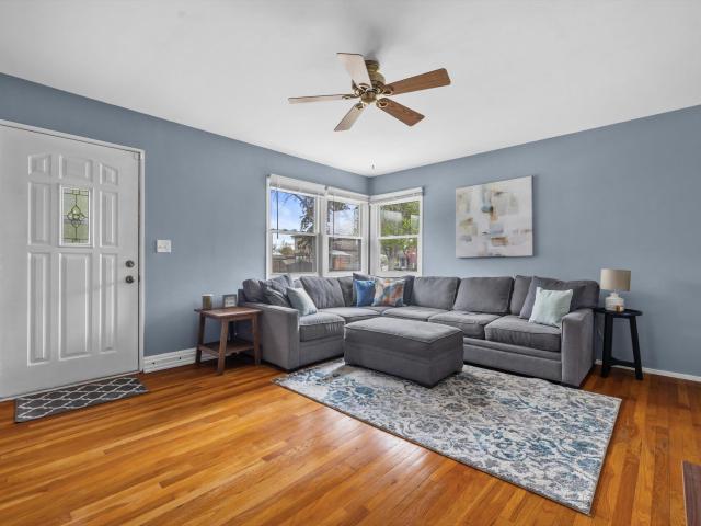2921 Winthrop Ave