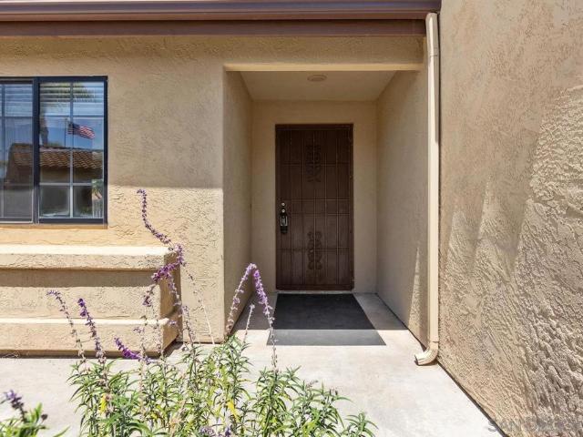 2922 Alamitos