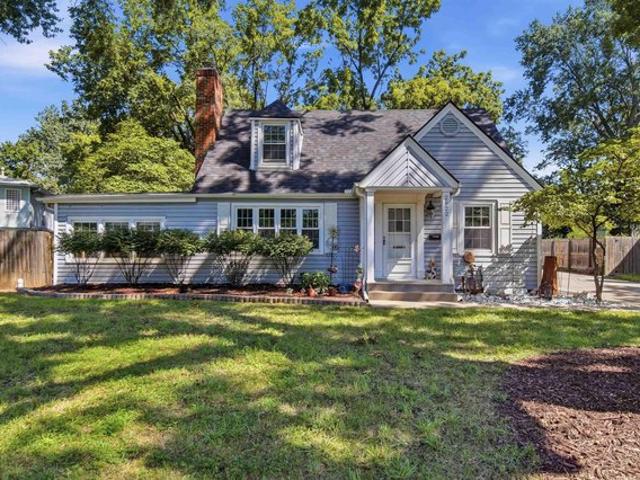 2922 SW 20th St, Topeka, KS 66604