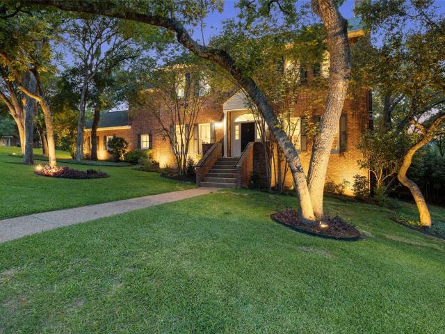 2922 Thousand Oaks Dr