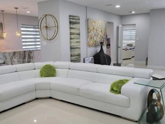 2922 185th Ter NW, Miami Gardens, FL 33056