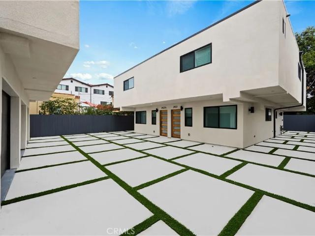 2922 12th Ave, Los Angeles, CA 90008 | MLS #MB26090 | Compass