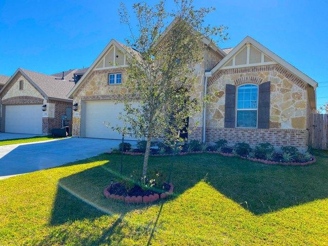 2923 Millstream Ct, Dickinson, TX 77539