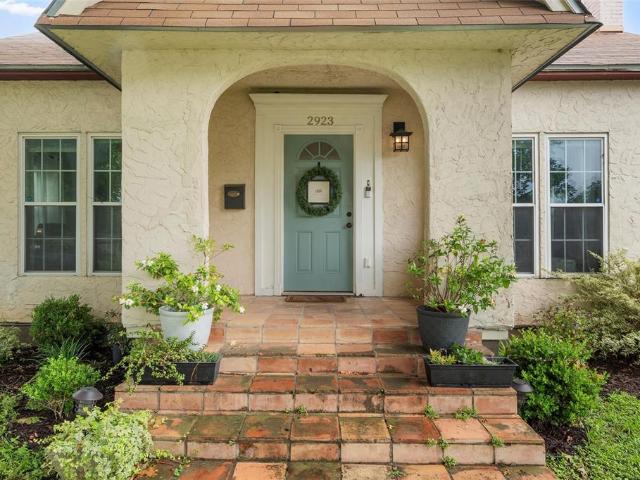 2923 Live Oak Avenue