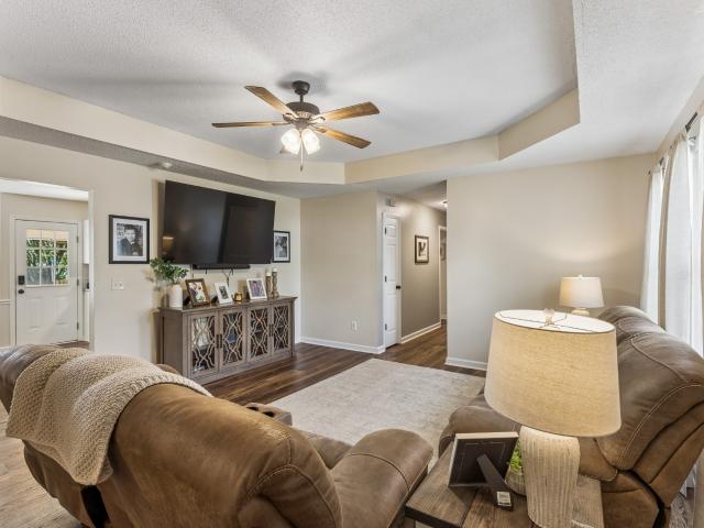2923 Penny Ln