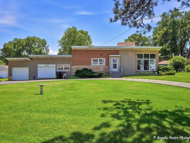 2923 Shorewood Dr, Mchenry, IL 60050