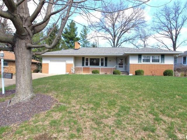 2923 W Greenbrier Ln, Peoria, IL 61614