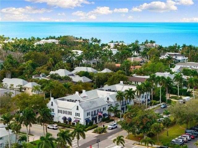 292 14th Ave S Apt A, Naples, FL 34102